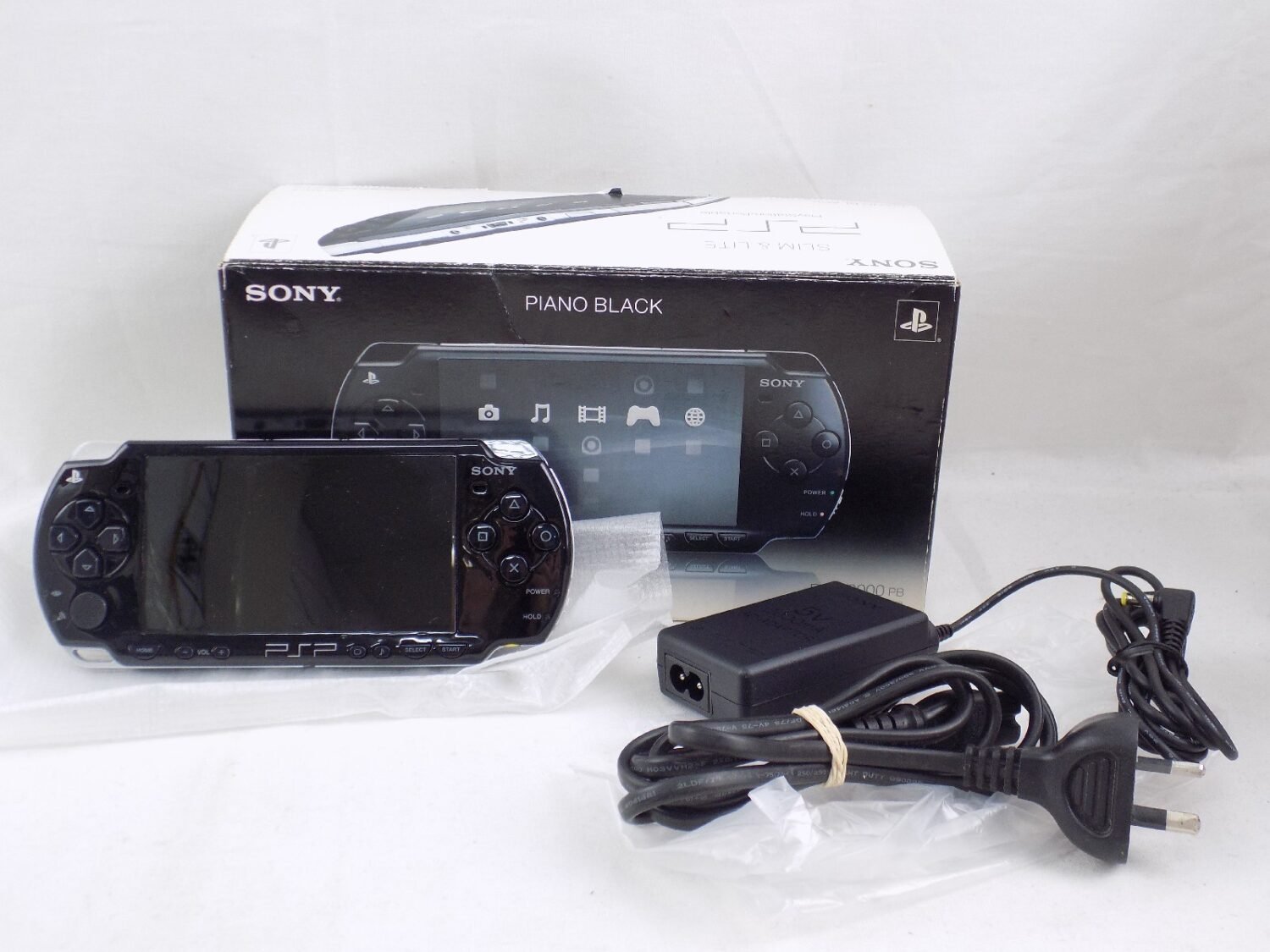 Boxed Sony Playstation Portable PSP 2000 (Piano Black) Console Handheld ...