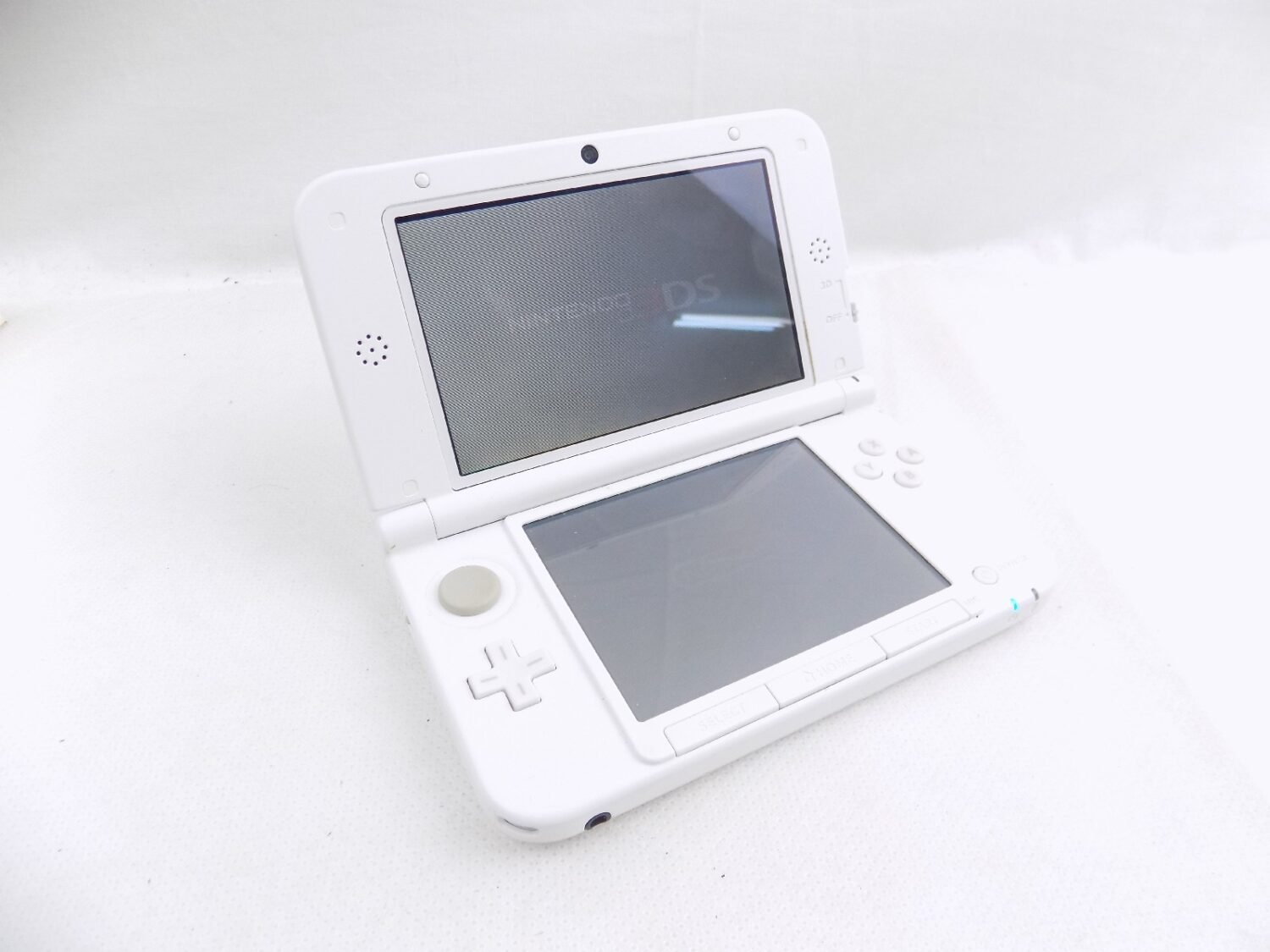 Grade A Nintendo 3DS XL White Handheld Console Inc Charger - Starboard ...