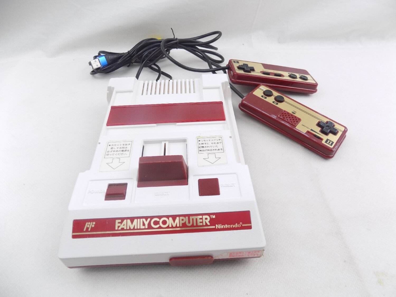Nintendo Famicom USB Powered and AV Cable outputs Family Computer ...