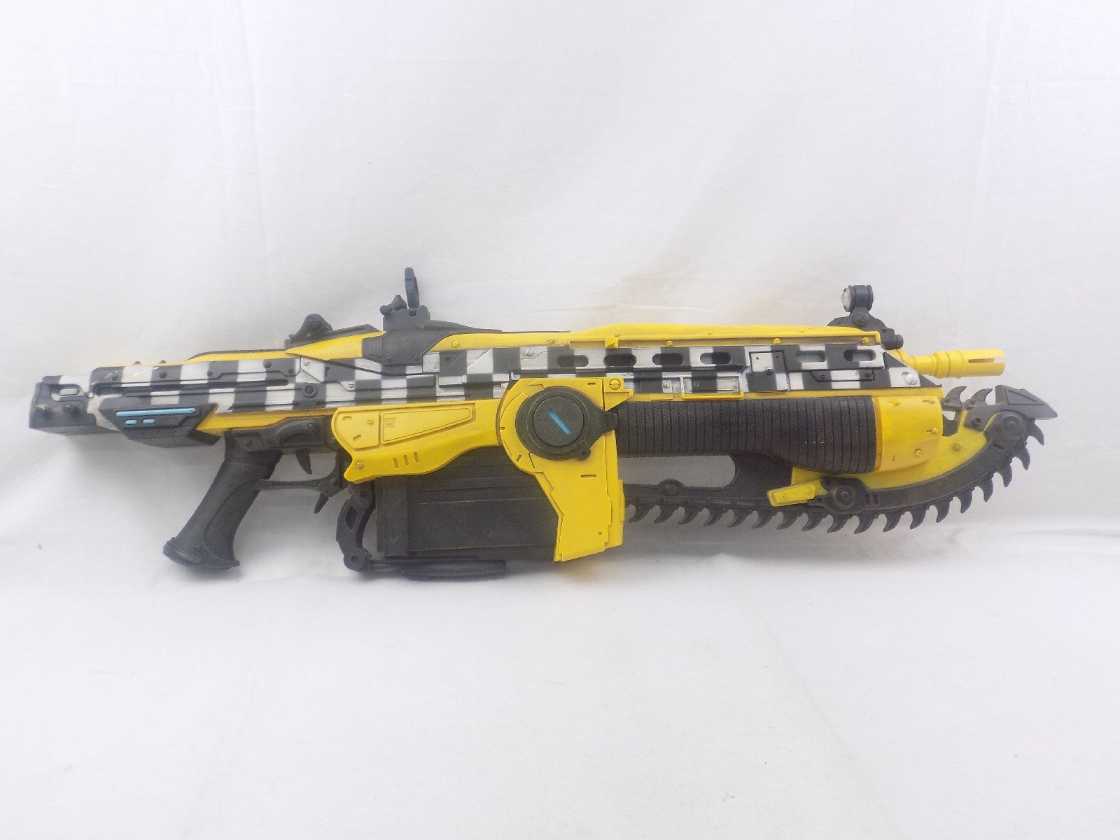 NECA Gears Of War Yellow Taxi Edition Lancer Chainsaw Gun Rifle Replica ...
