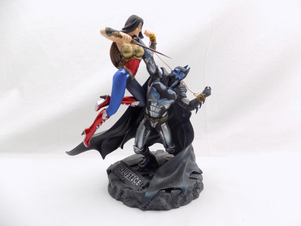 Like New Injustice Gods Among Us Collector's Edition Batman Vs. Wonder ...