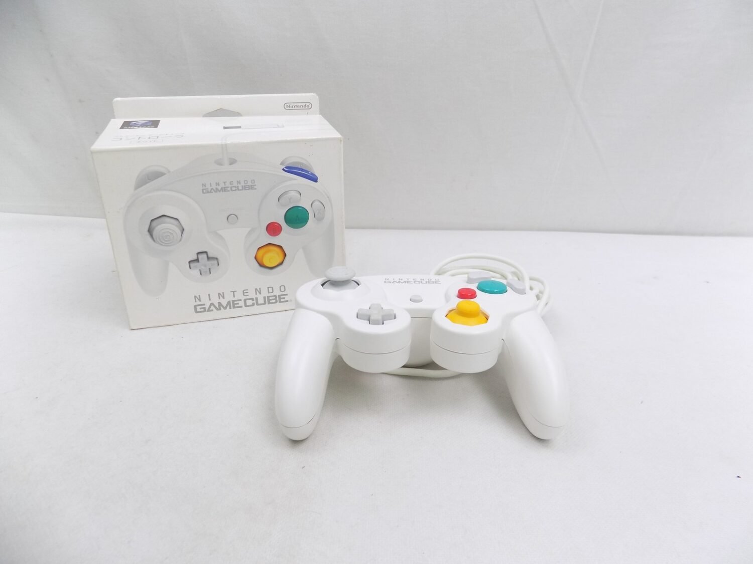 Boxed Like New Nintendo Gamecube Controller - White - Starboard Games