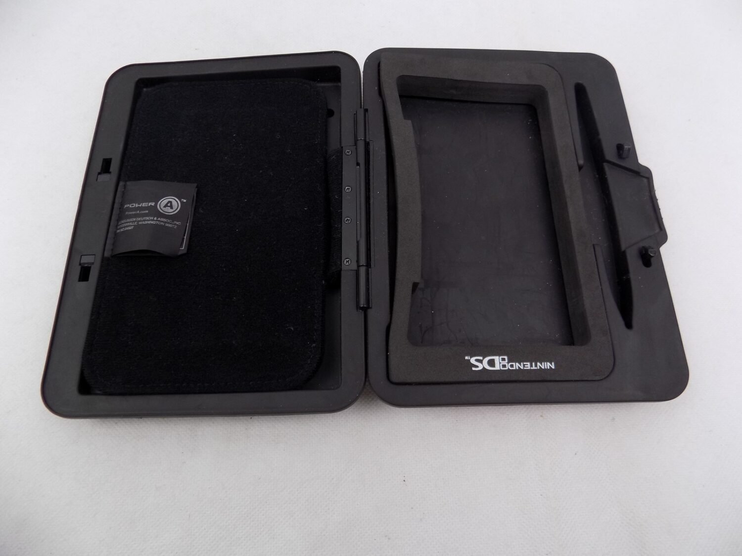 Nintendo DS Pokemon Black and White Hard Carry Case Reshiram and Zekrom ...