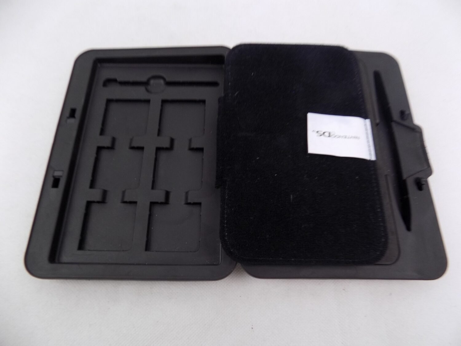 Nintendo DS Pokemon Black and White Hard Carry Case Reshiram and Zekrom ...