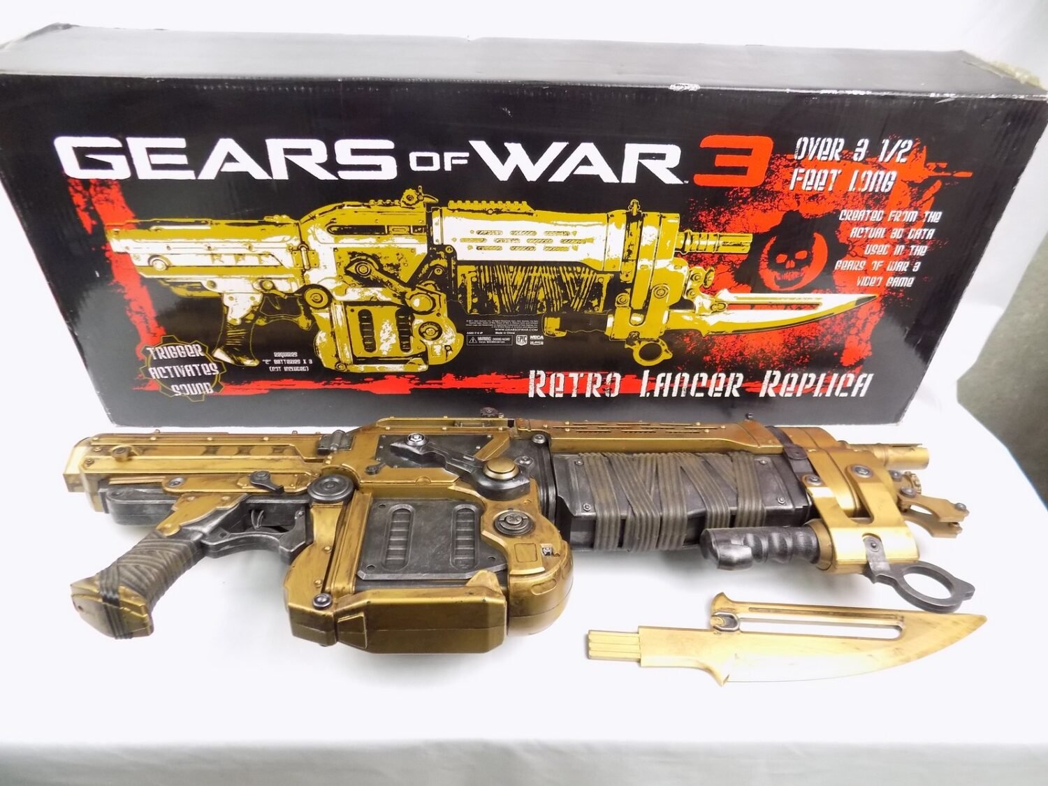 Boxed Gears of War 3 GoW Retro Lancer Replica Over 3 1/2 Feet Long ...