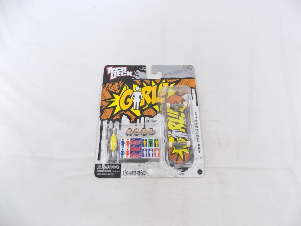 Brand New Tech Deck Girl! Skateboards Fingerboard /2 - Starboard Games