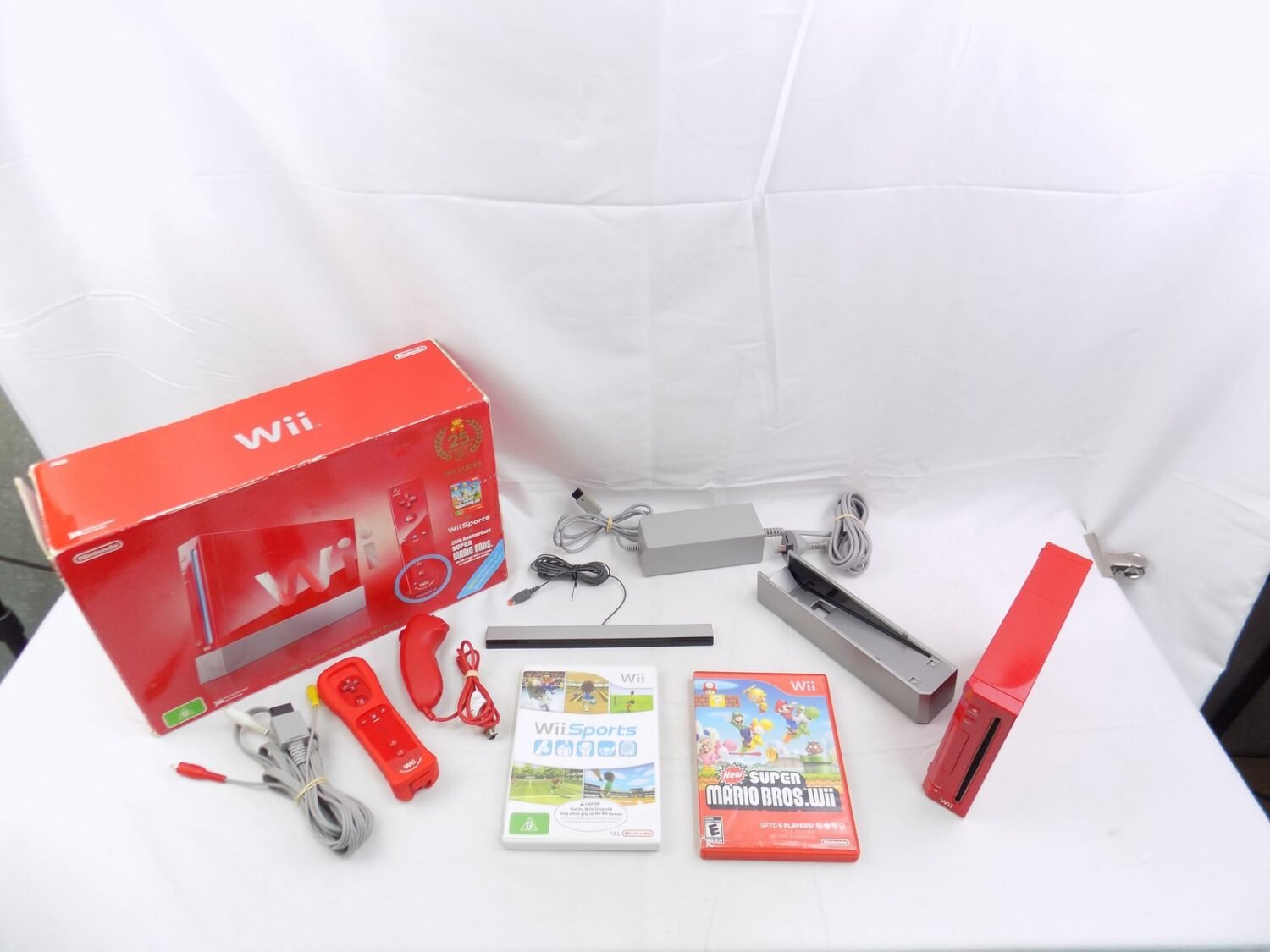 Boxed Nintendo Wii Red Super Mario Bros. 25th Anniversary Edition ...