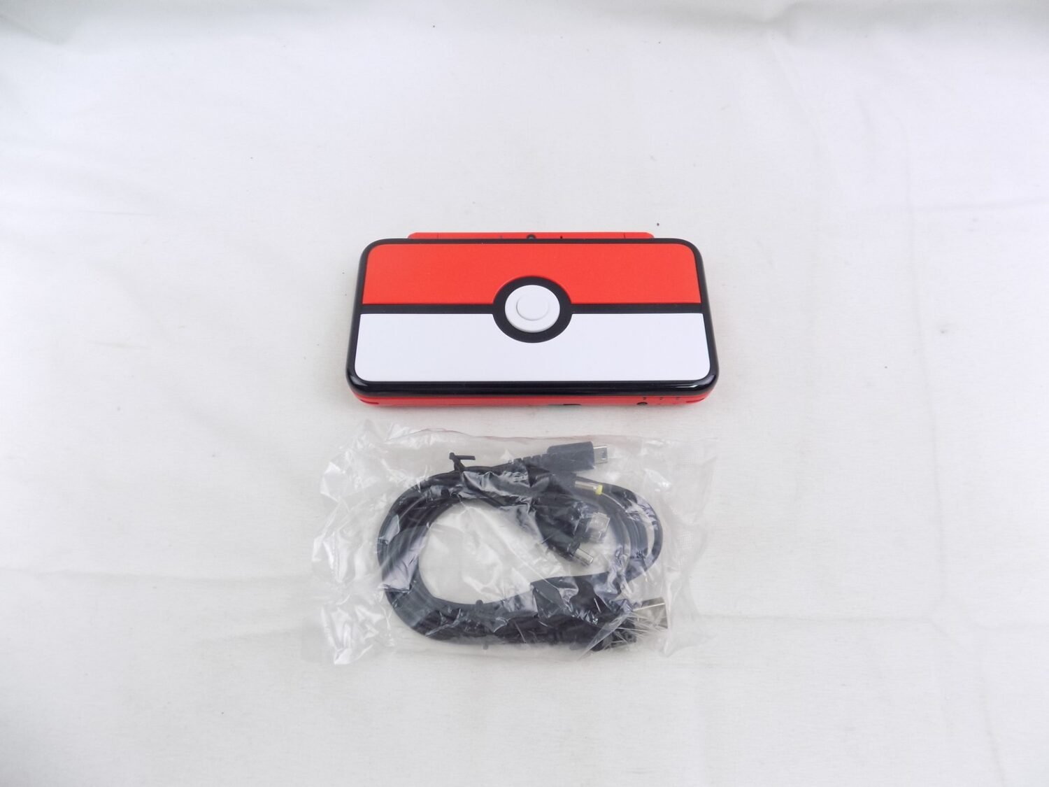 Nintendo 2DS Pokemon Poke Ball Edition Handheld Console Inc Charger ...